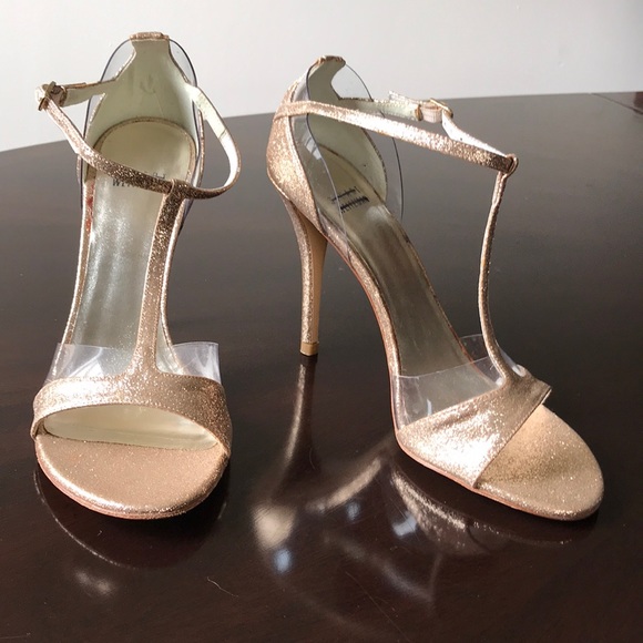 Stuart Weitzman | Shoes | Textured Gold Stuart Weitzman 75m Tstrap ...